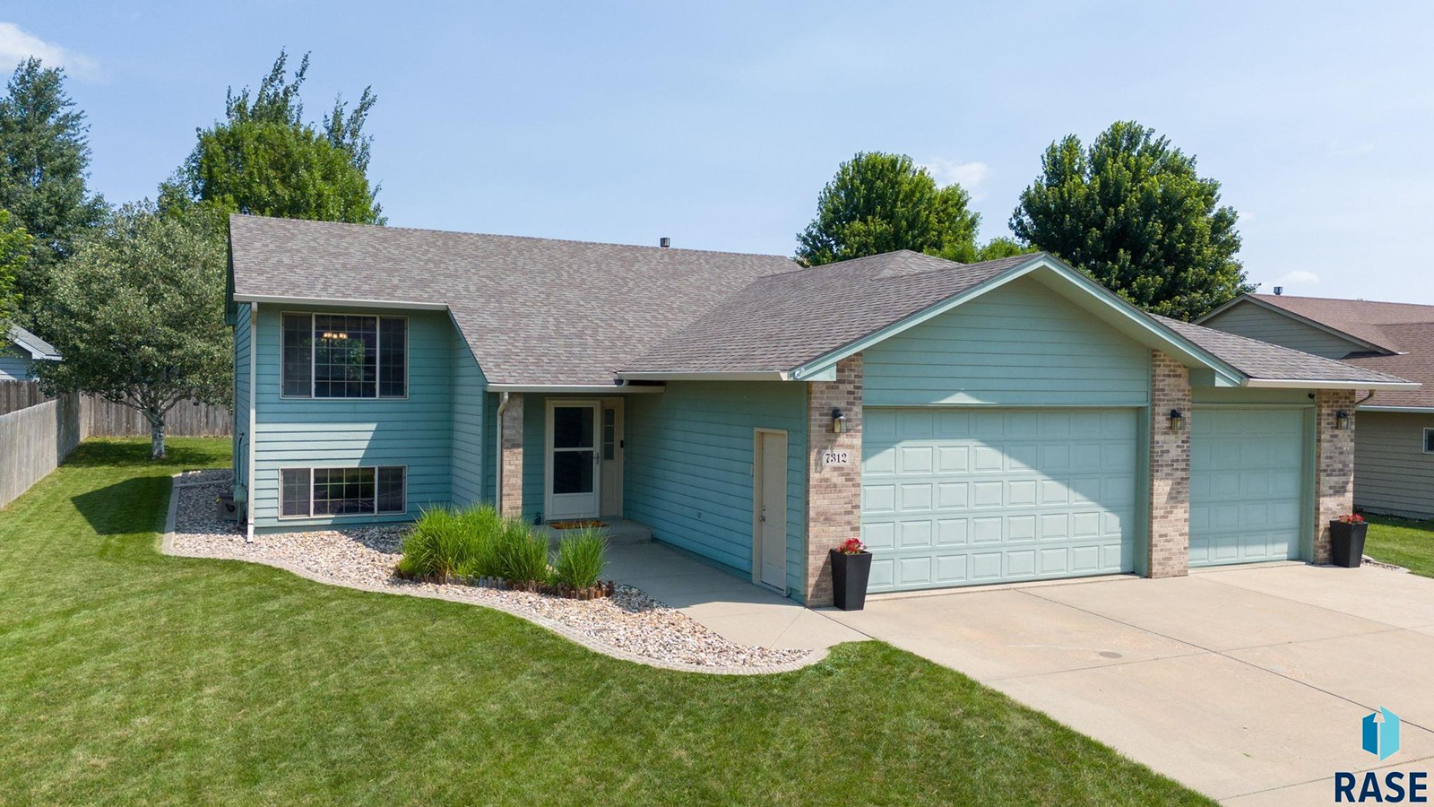 Listings FOR SALE: 7312 W Strabane St, Sioux Falls, SD - 4 Bed / 1.75 ...