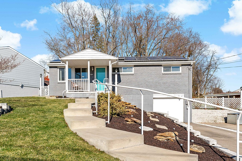 608 Hankey Farms Dr, North Fayette, PA 15071