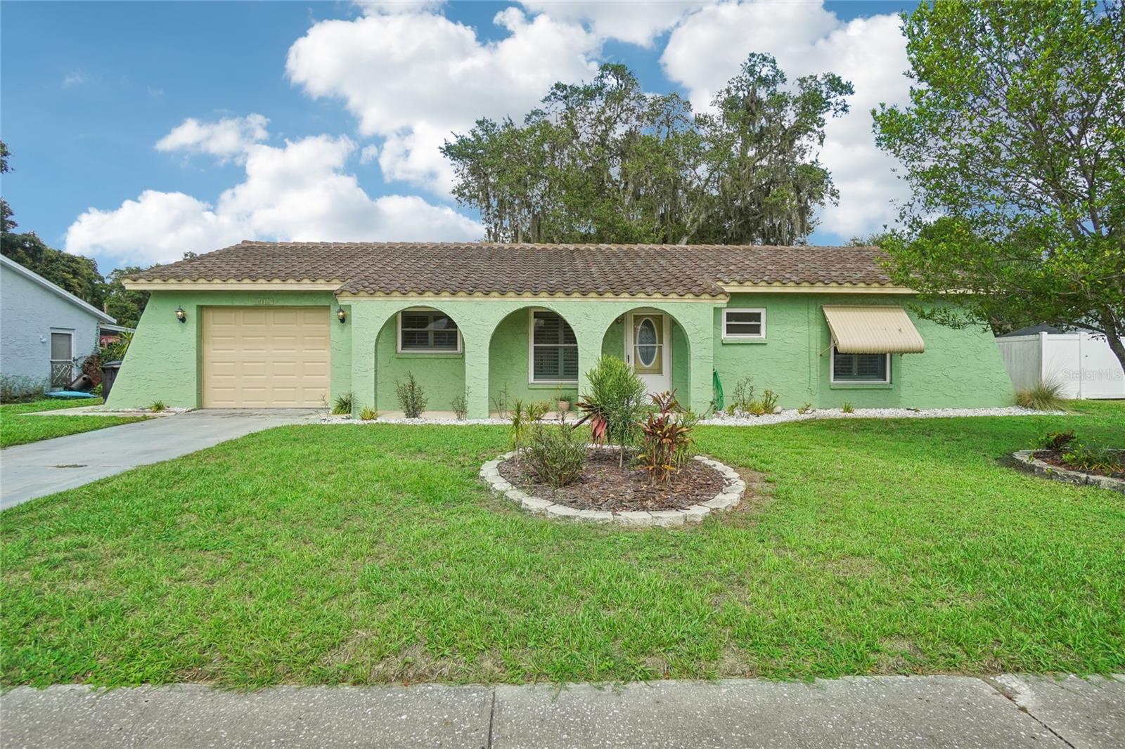 8410 Angela Ct, Zephyrhills, FL 33541