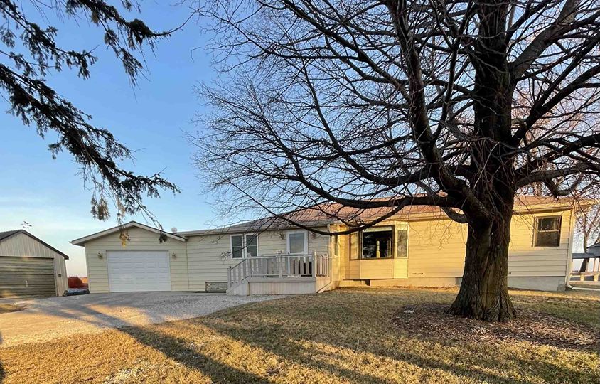 15691 480th St, Laurens, IA 50554