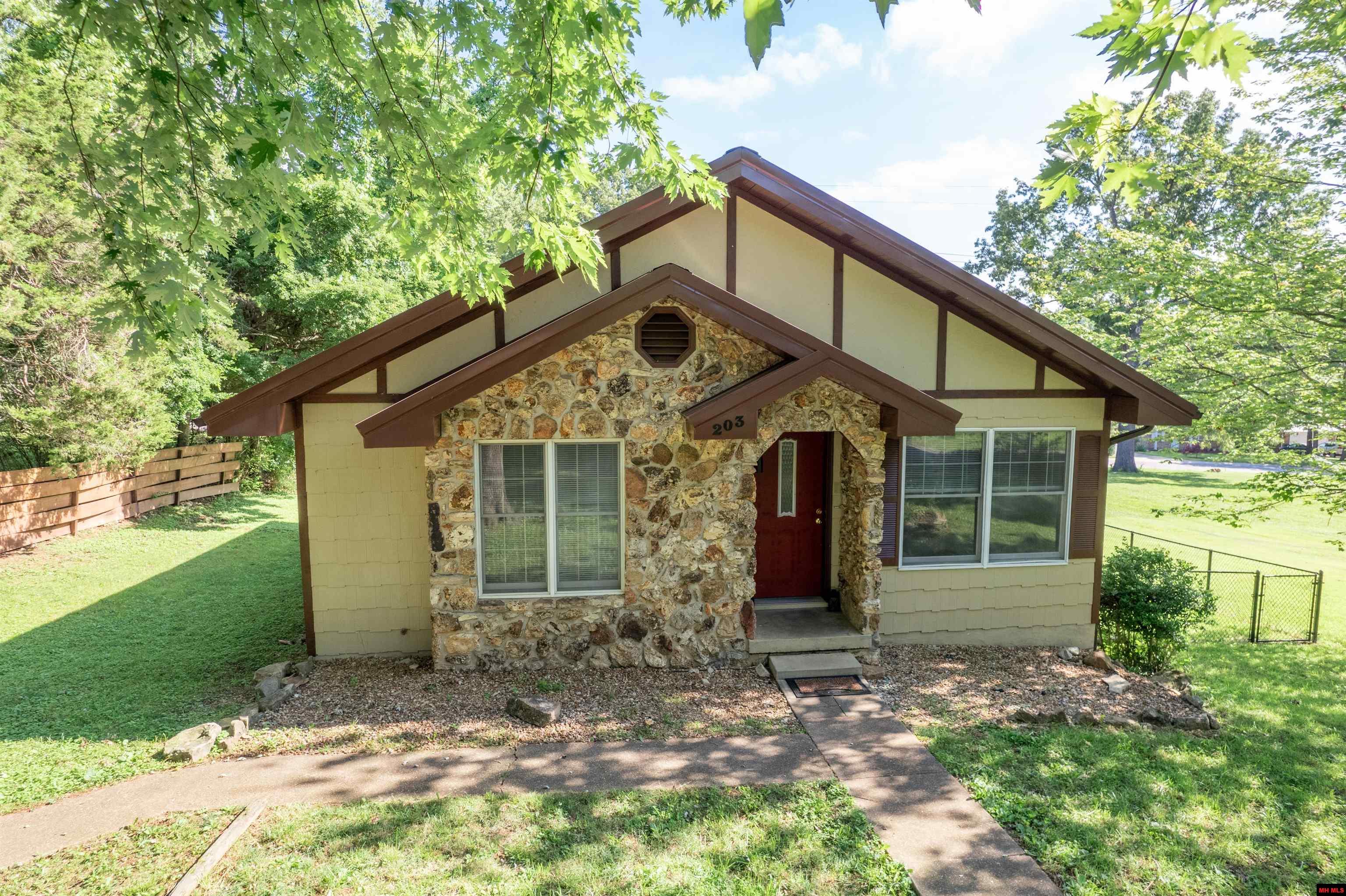 203 High Ave, Mountain Home, AR 72653