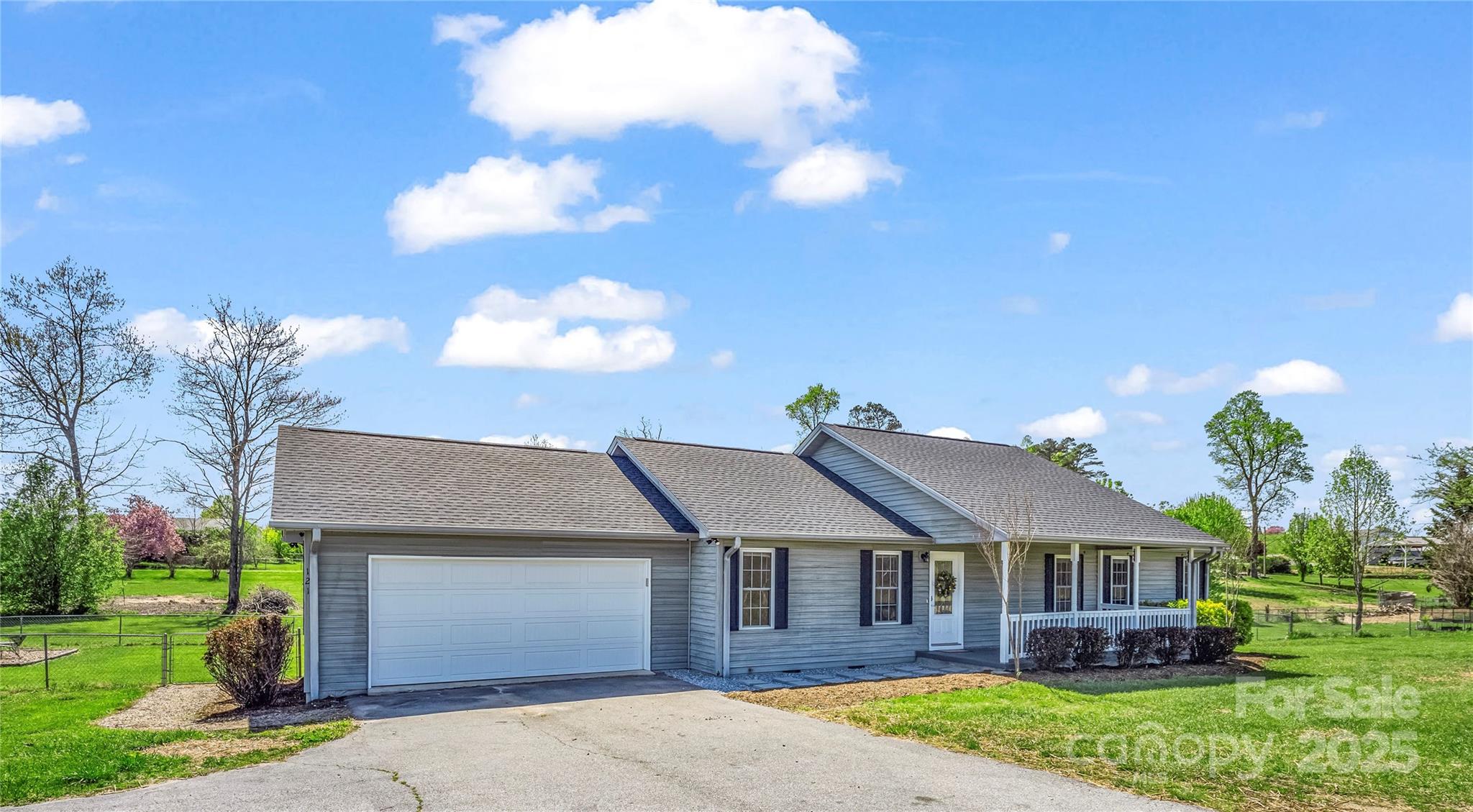 121 Blue House Rd, Hendersonville, NC 28792