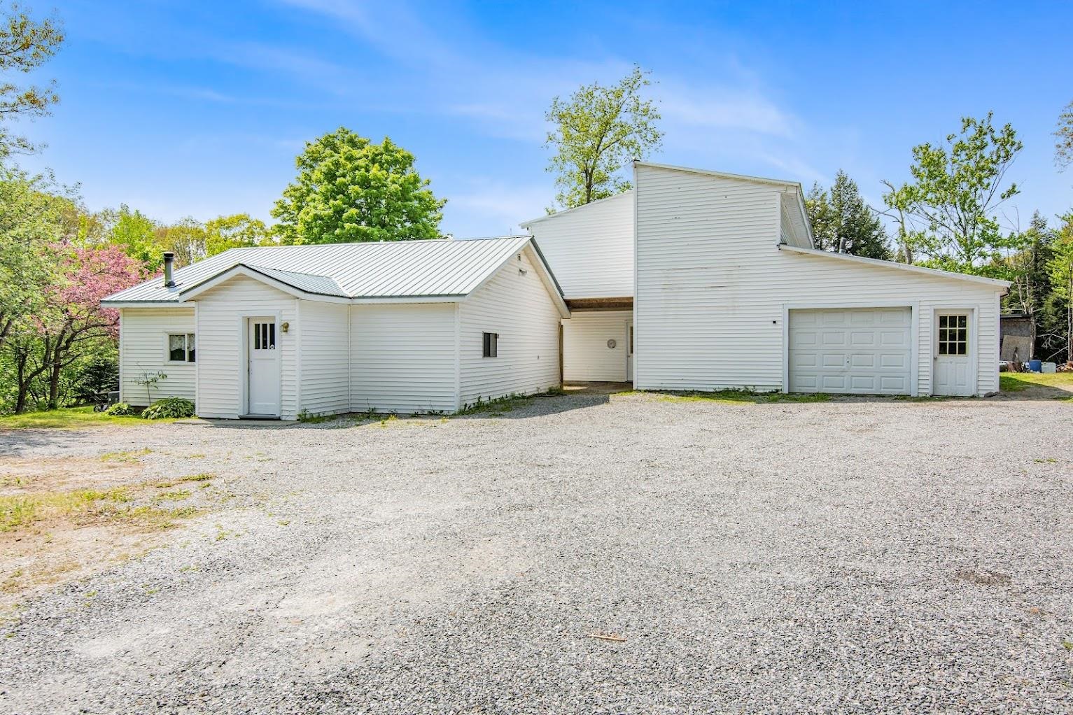 1044 Sweet Hollow Rd, Sheldon, VT 05483